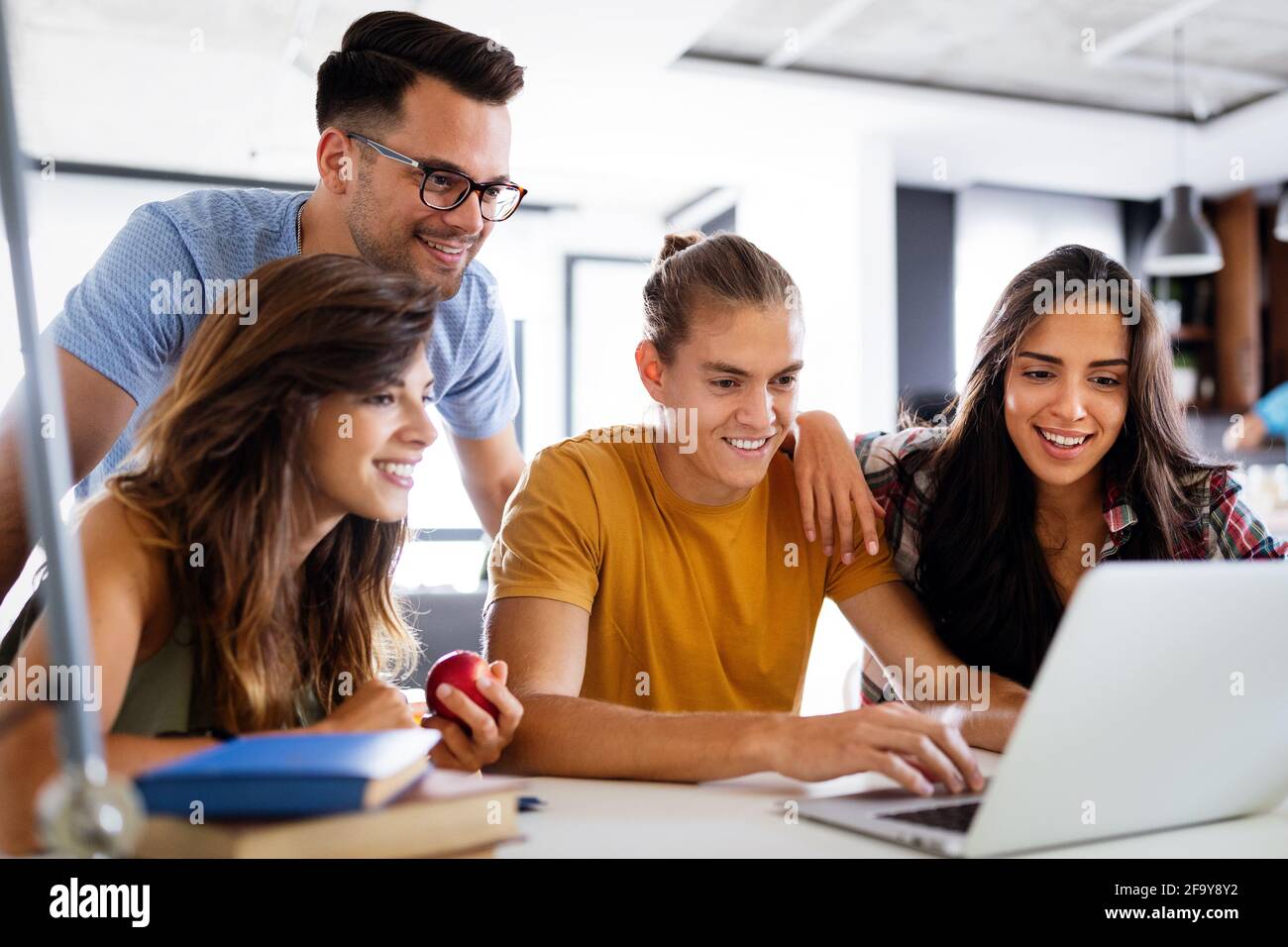Multiracial group work hi-res stock photography and images - Alamy