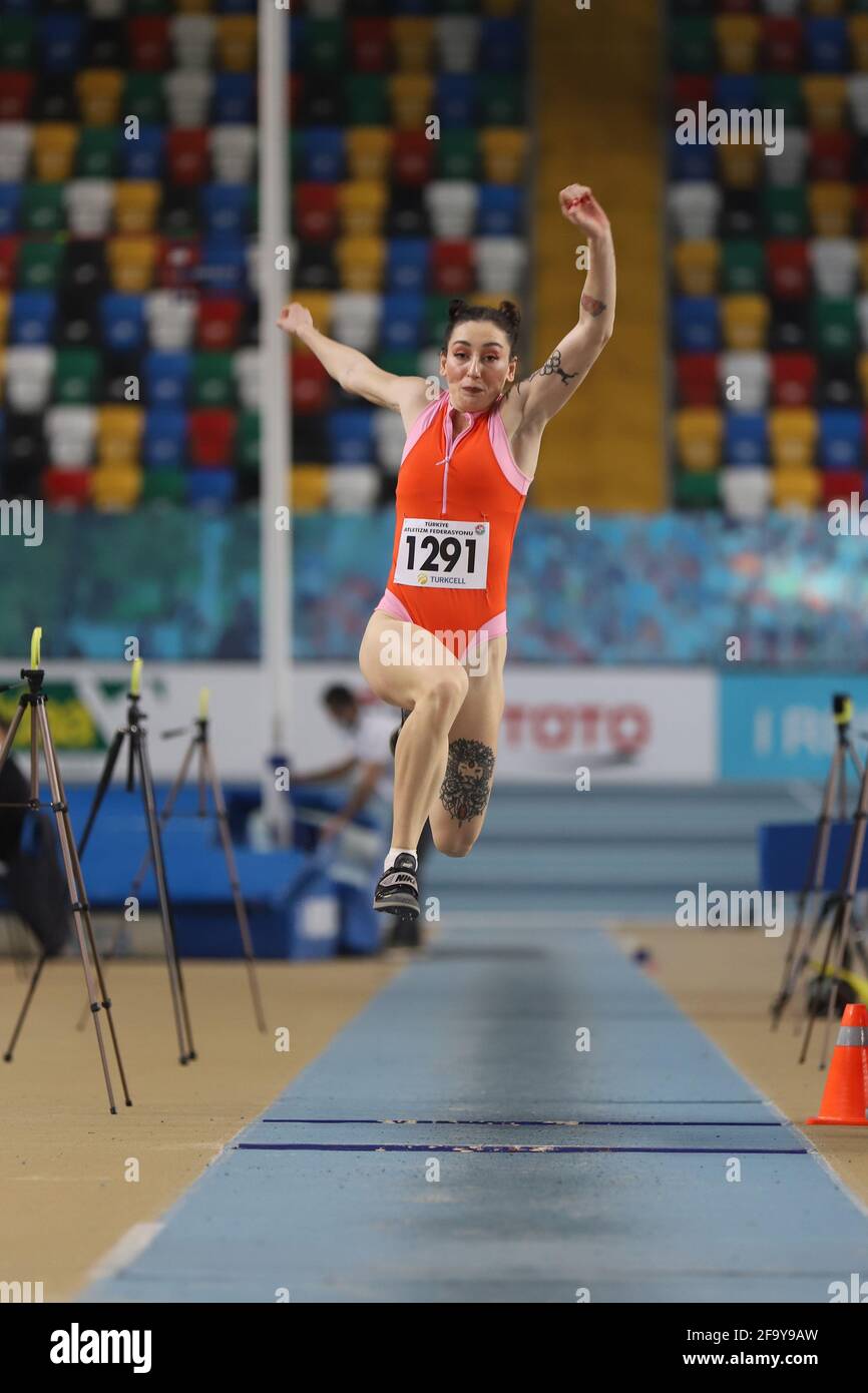 Female triple jump hi-res stock photography and images - Alamy