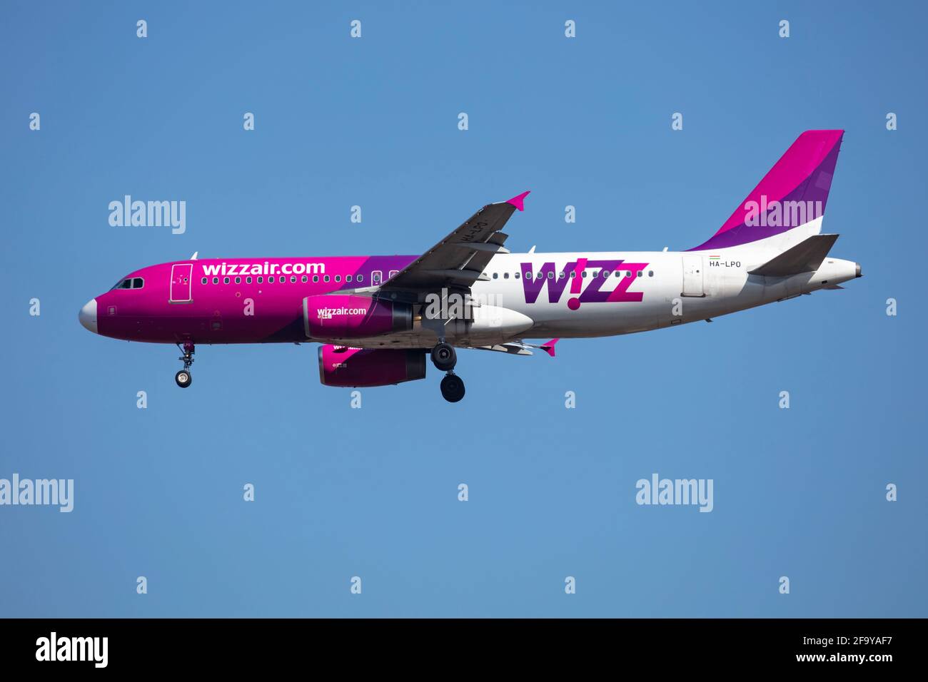 Wizz Air Airbus A320 HA-LPO passenger plane arrival and landing at ...
