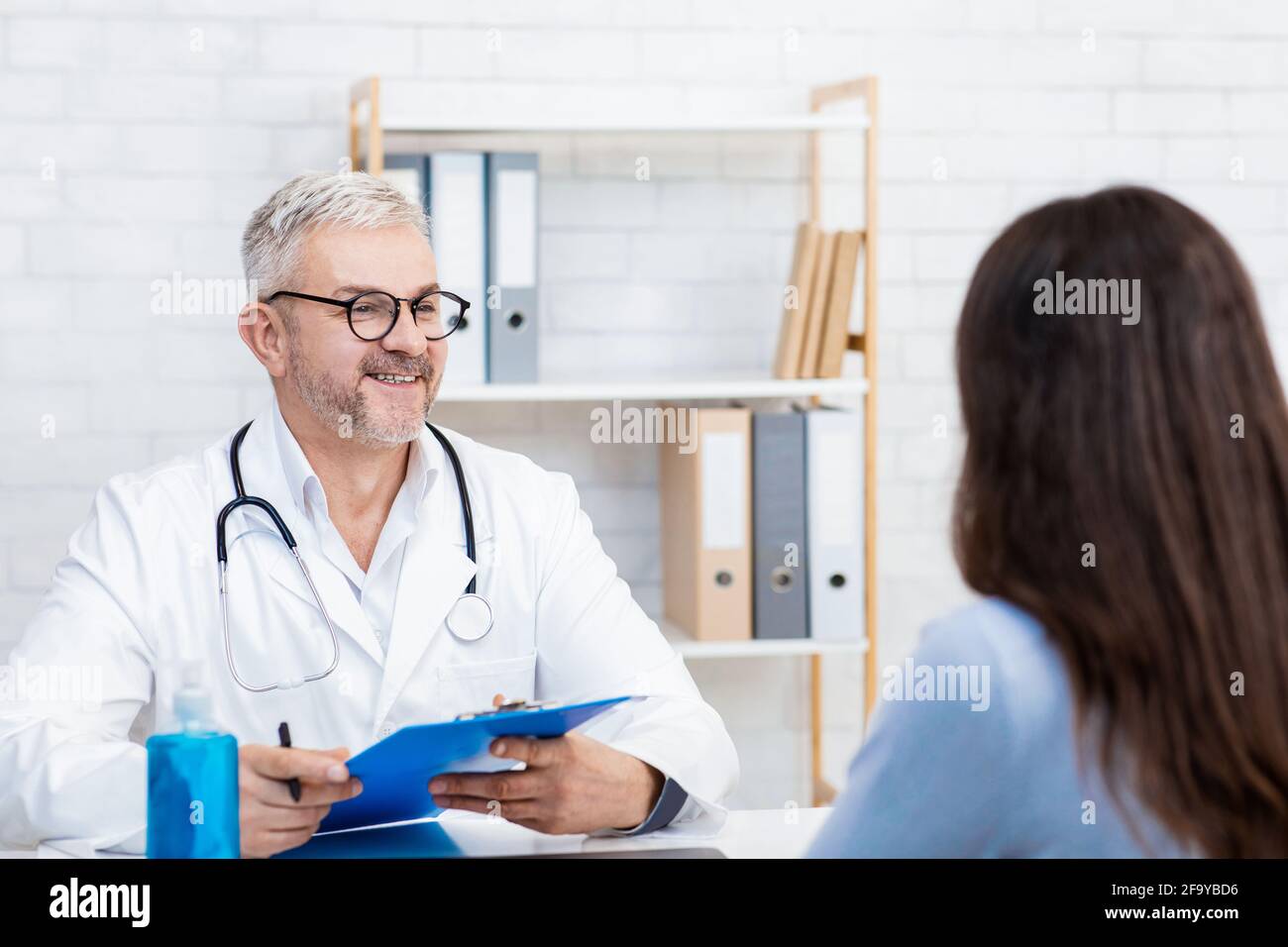 Doctor visit hi-res stock photography and images - Alamy