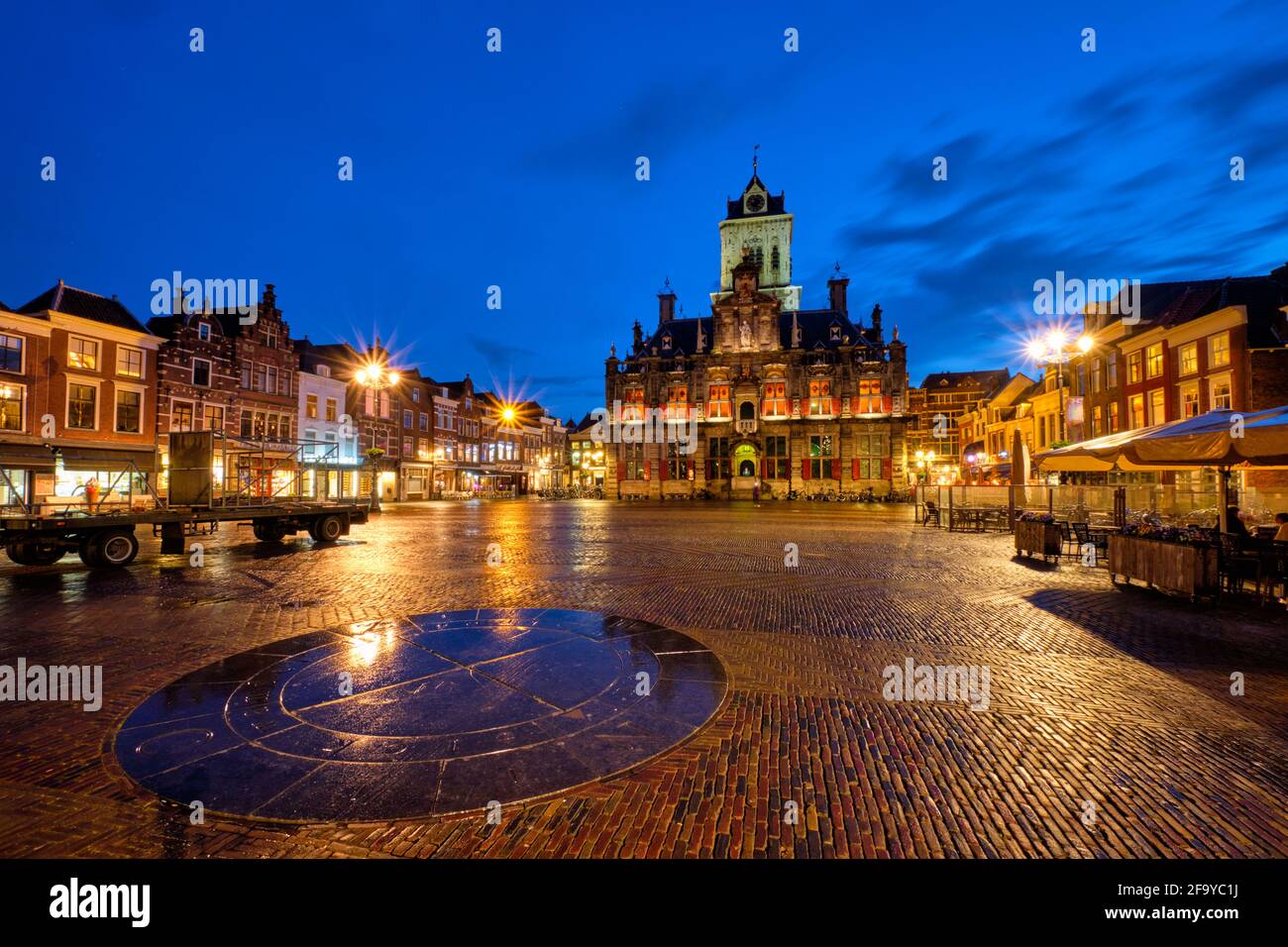 Delft Market Square Markt in the evening. Delfth, Netherlands Stock ...