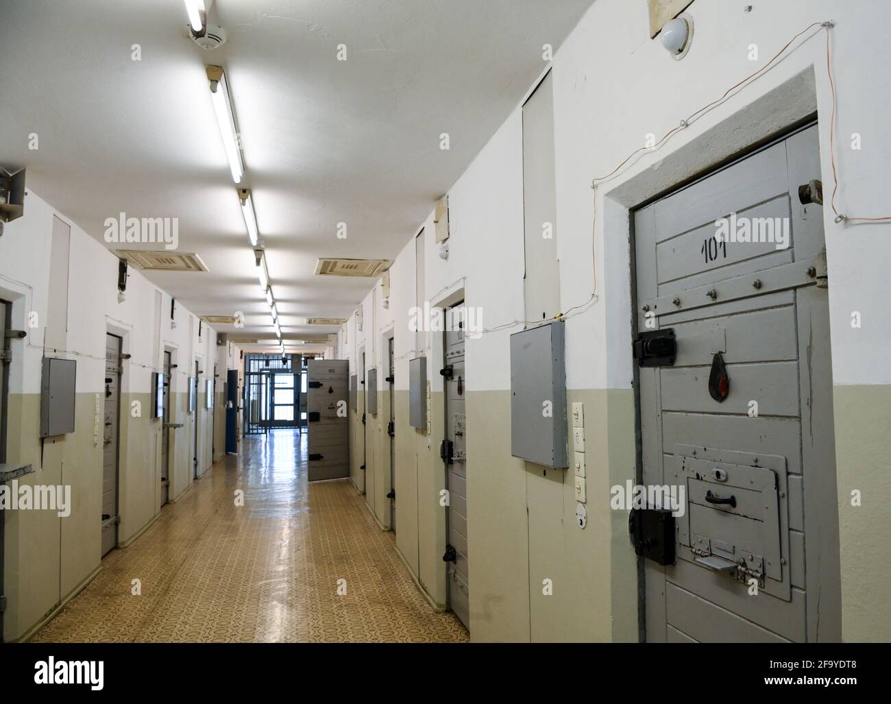 Prison cell stasi prison hohenschönhausen hi-res stock photography and ...