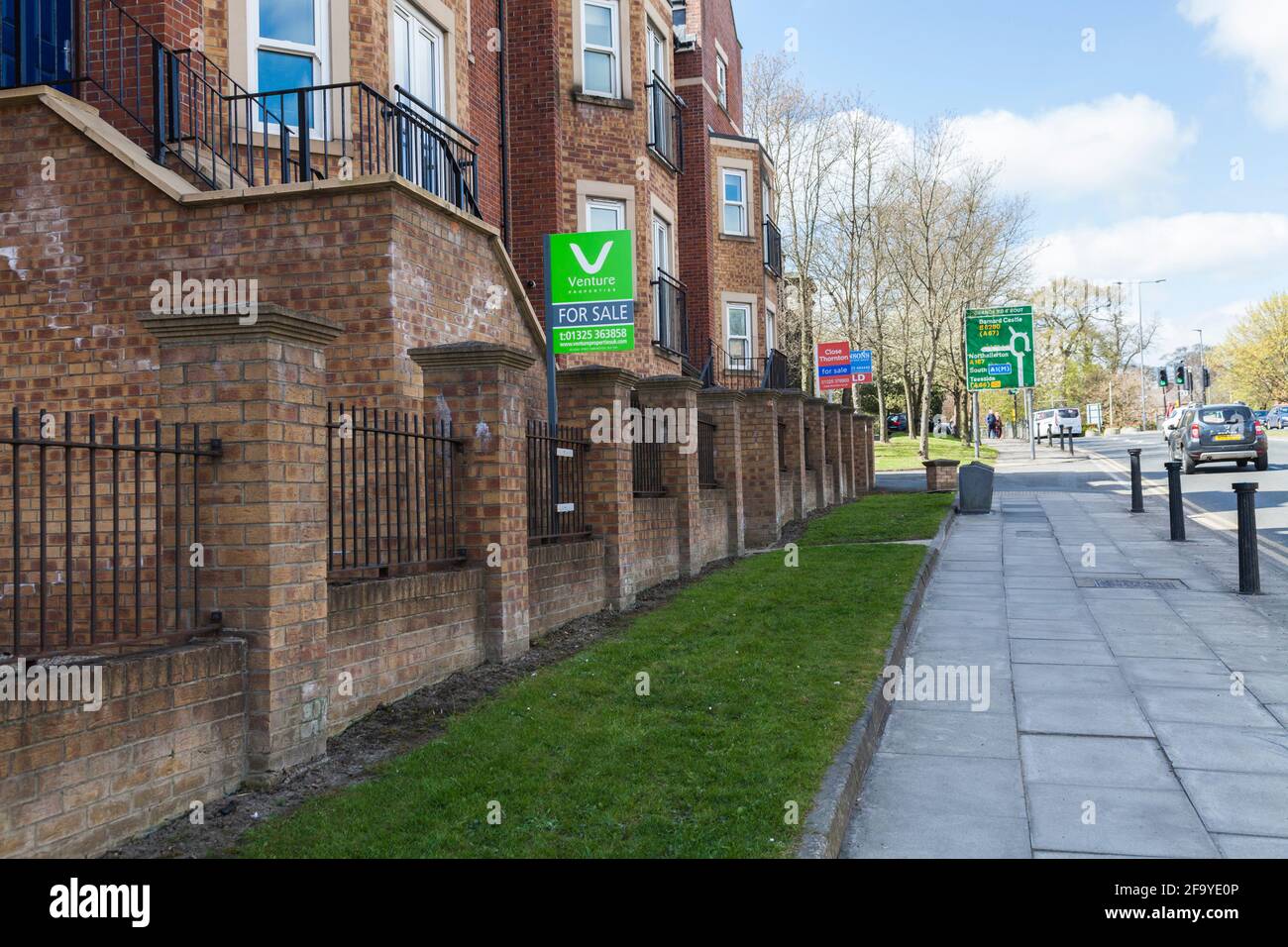 Victoria road signs hi-res stock photography and images - Alamy