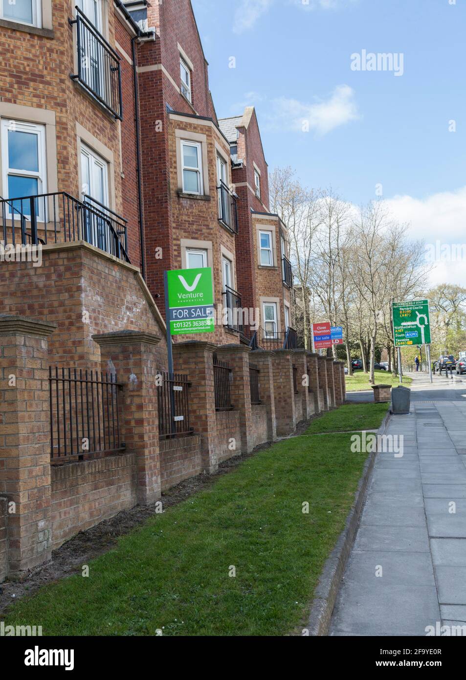 Victoria road signs hi-res stock photography and images - Alamy