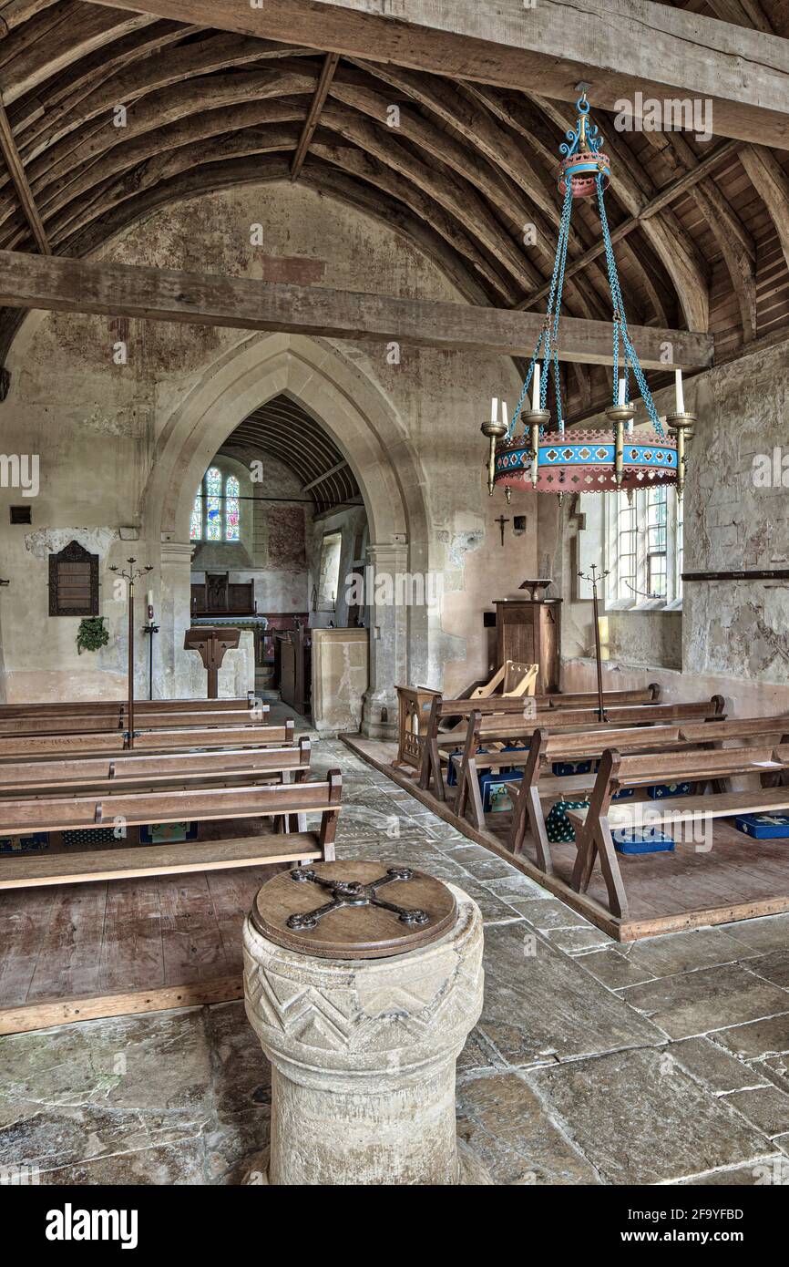 English church interior inside st hi-res stock photography and images ...