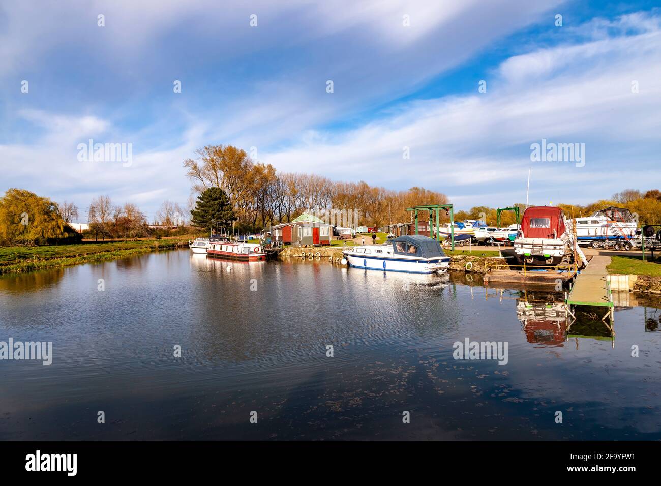 English waterway hi-res stock photography and images - Alamy