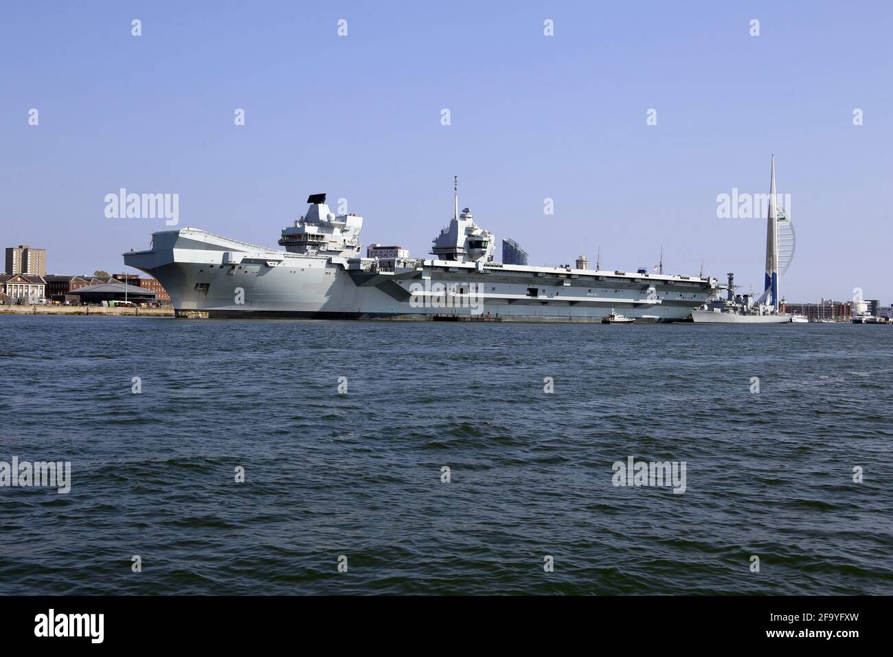 Hms queen elizabeth aircraft carrier hi-res stock photography and ...