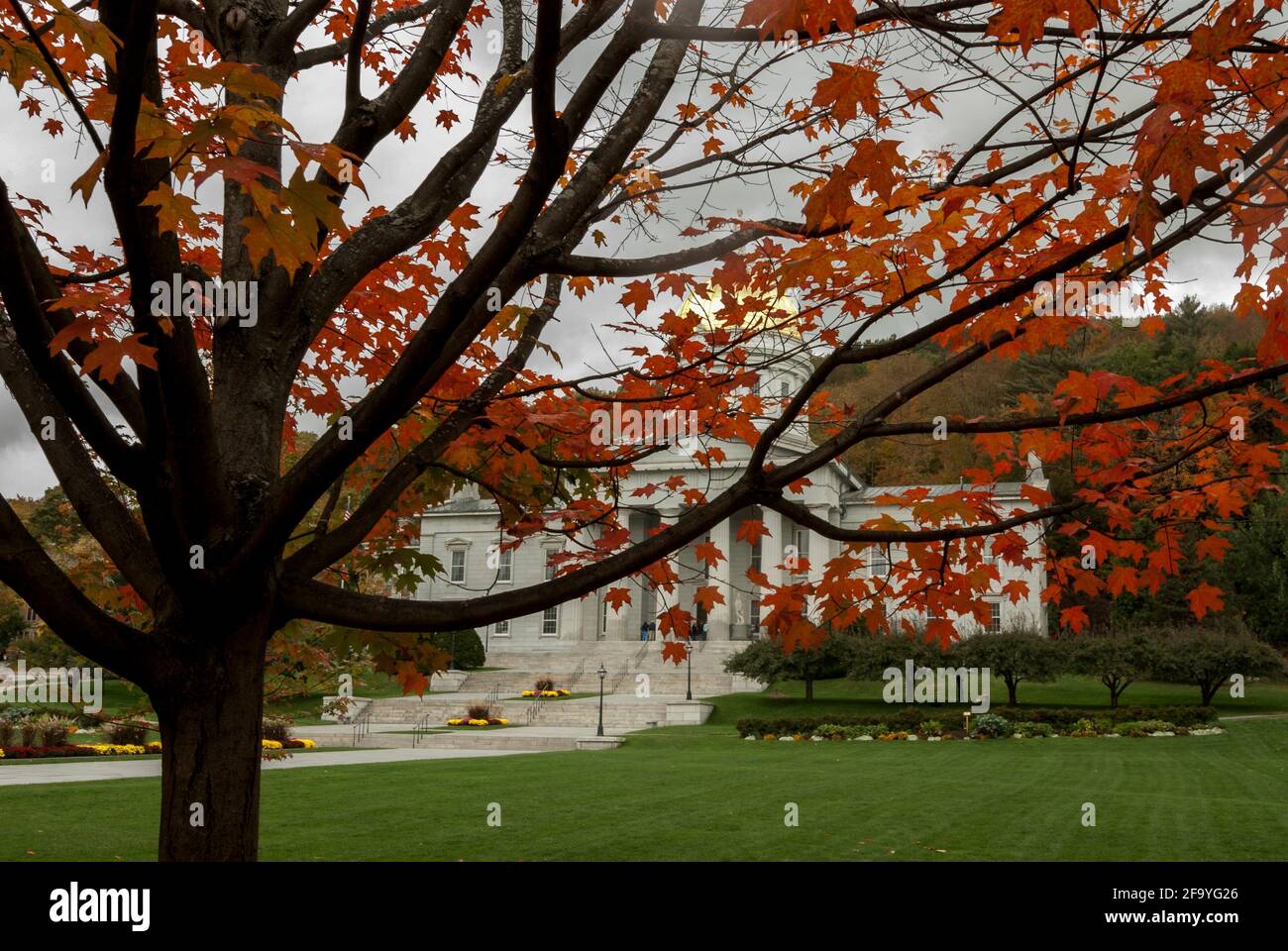 Vermont state house golden dome hi-res stock photography and images - Alamy