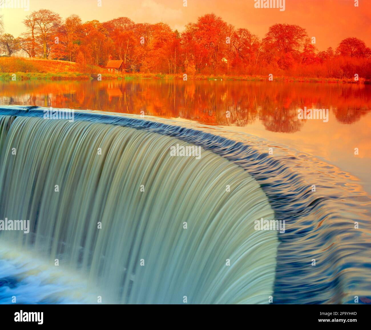 UK, England, Cheshire, Chelford, lake and weir, Peover Eye (river Stock ...