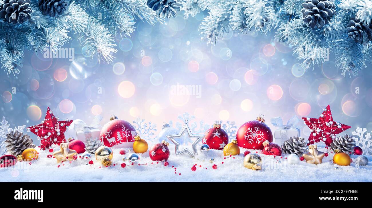 Fir branches red baubles hi-res stock photography and images - Alamy