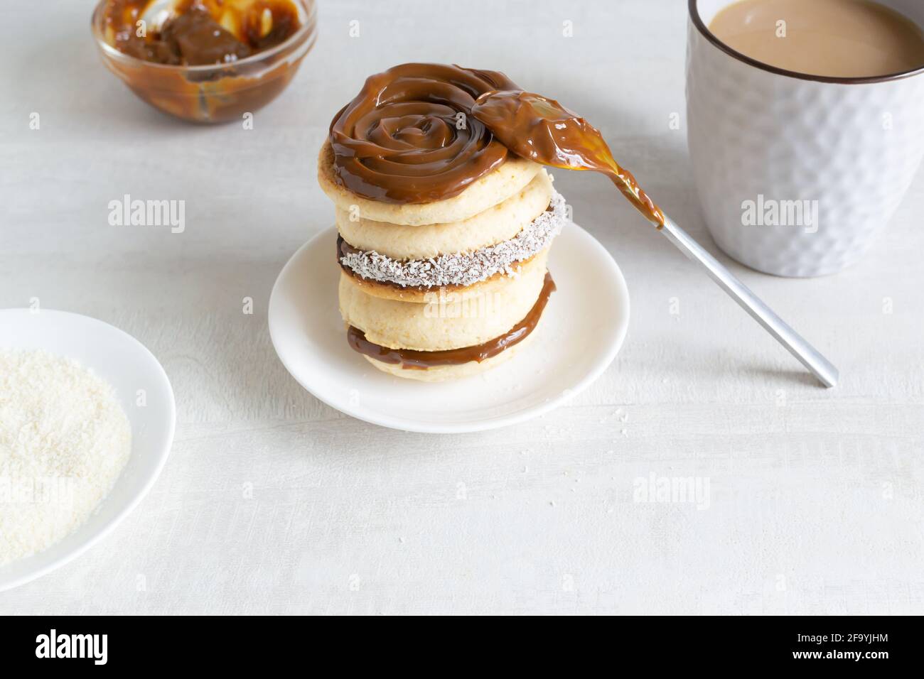 Alfajor biscuits hi-res stock photography and images - Alamy
