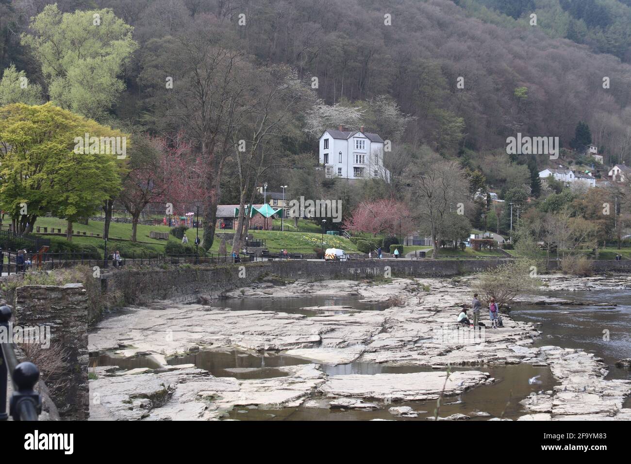 Llangollen town centre hi-res stock photography and images - Alamy