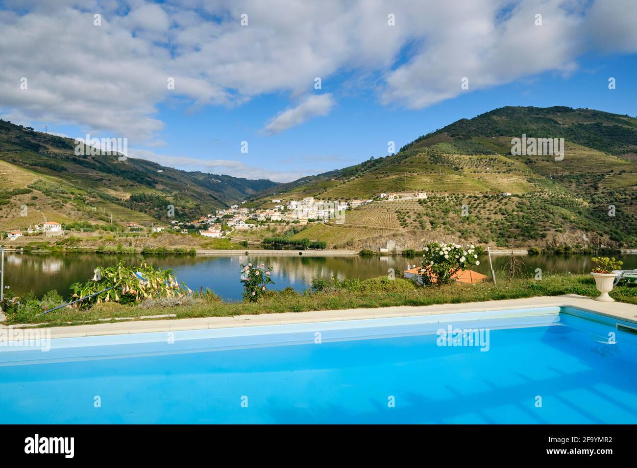Riverside pool hi-res stock photography and images - Alamy