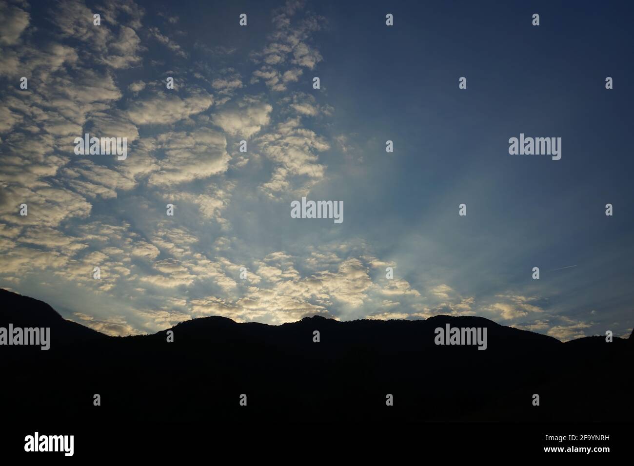 Cetatea Trascaului / Cetatea Coltesti / Torockóvár At Sunset ...