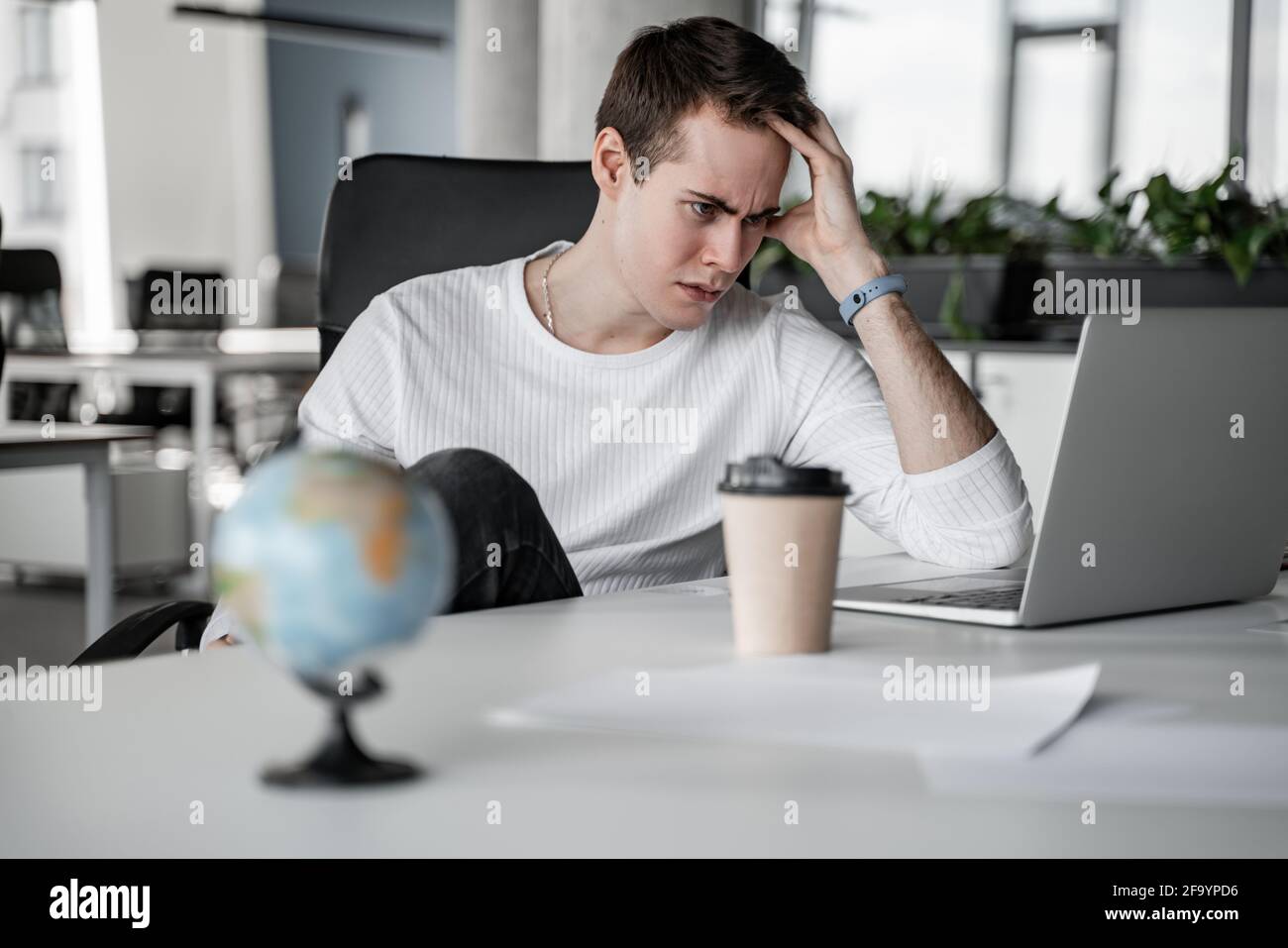 Worried students university hi-res stock photography and images - Alamy