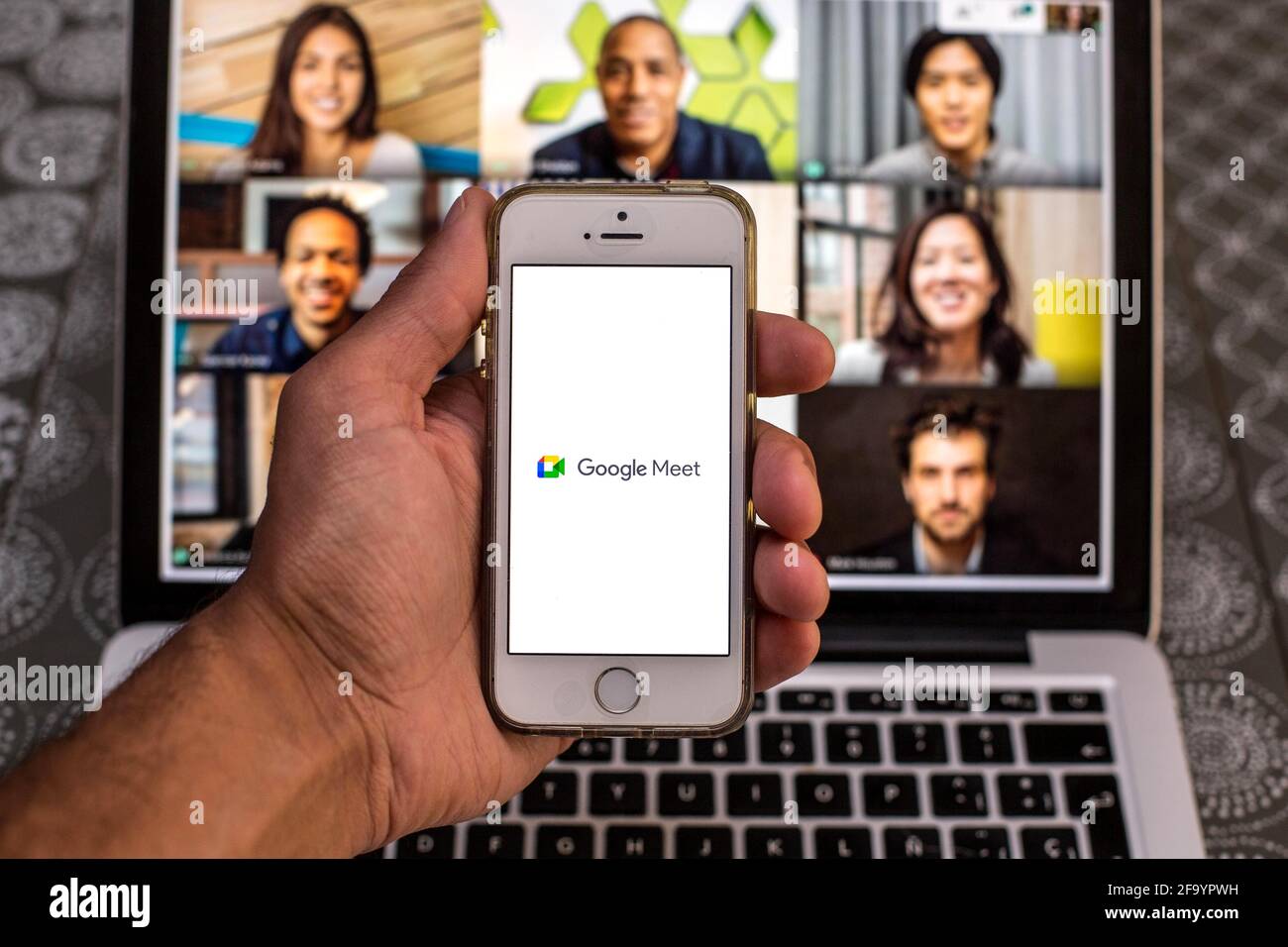 Google meet desktop hi-res stock photography and images - Alamy