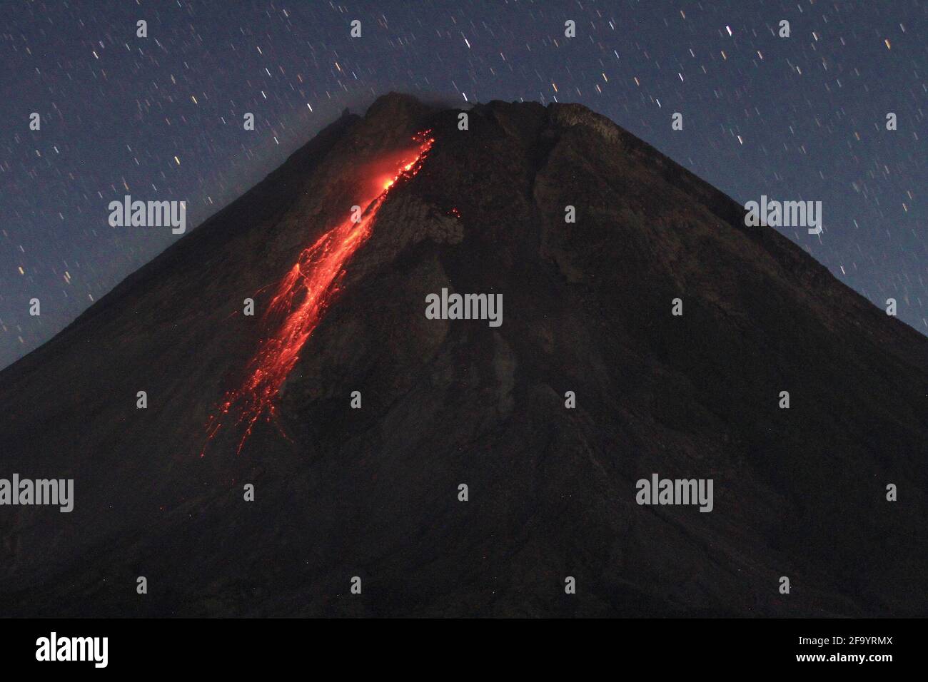 2021 volcano eruptions in indonesia hi-res stock photography and images ...