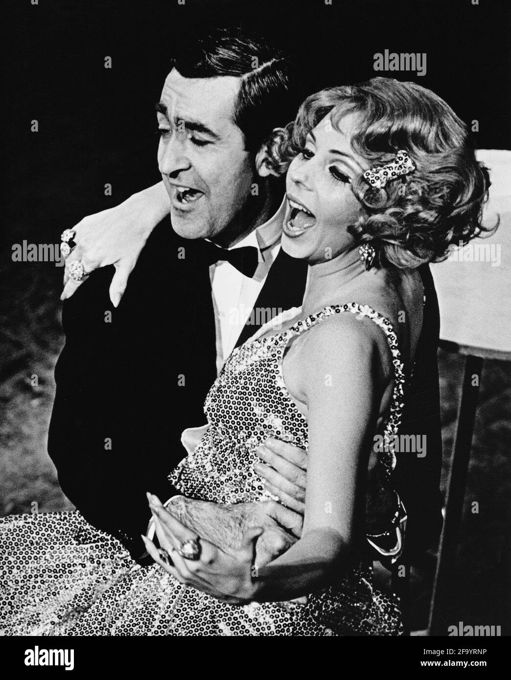 Anything goes: the musical Black and White Stock Photos & Images - Alamy