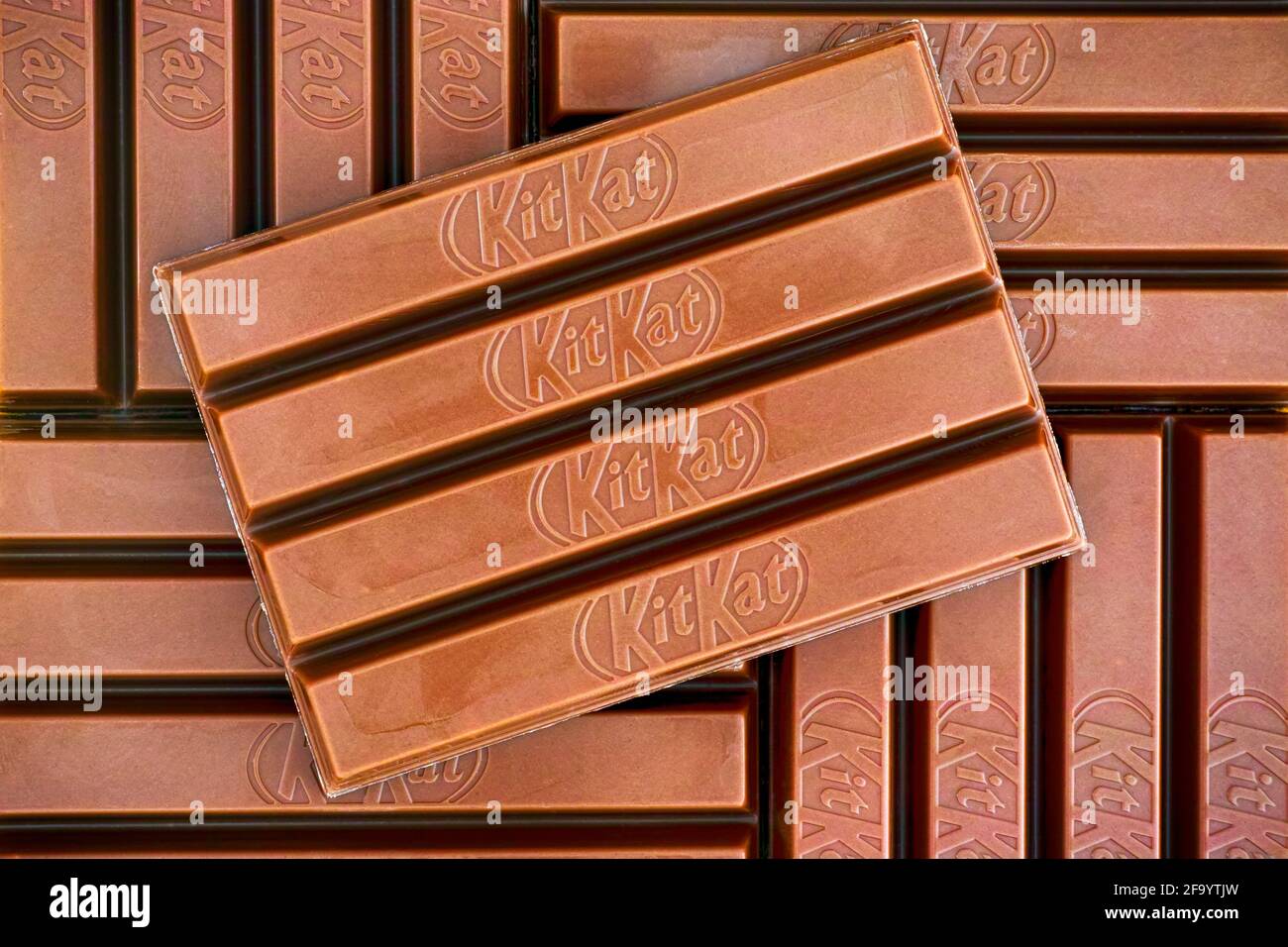 Kitkat chocolate bar hi-res stock photography and images - Alamy