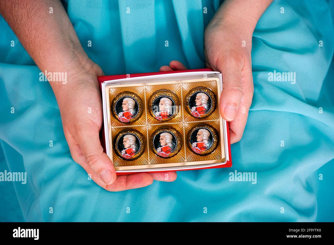 Hand holding chocolate box hi-res stock photography and images - Alamy