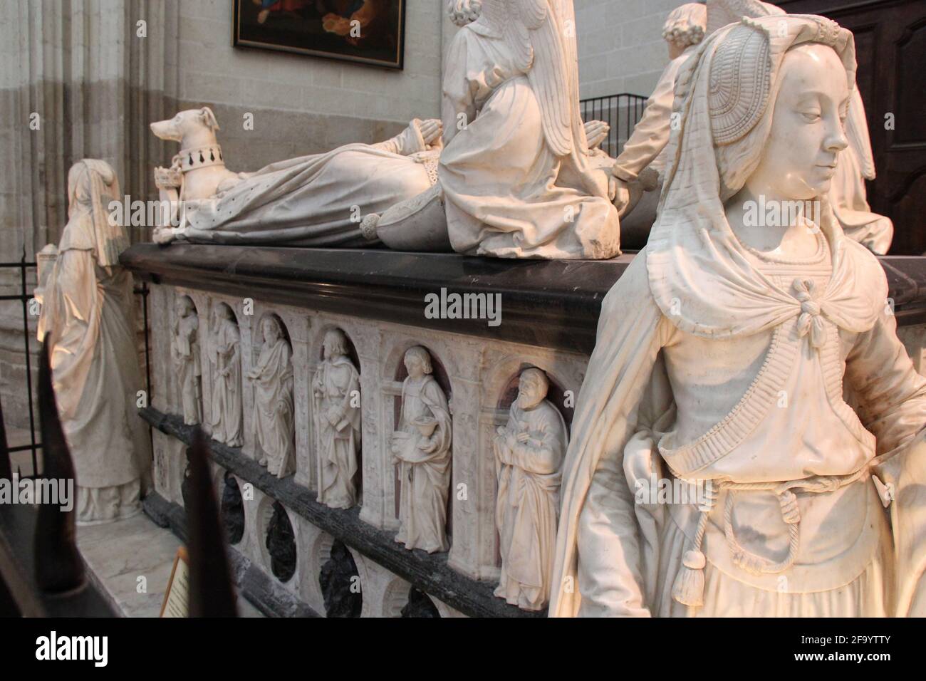 renaissance grave of the king françois II in the Saint-Pierre-Saint ...