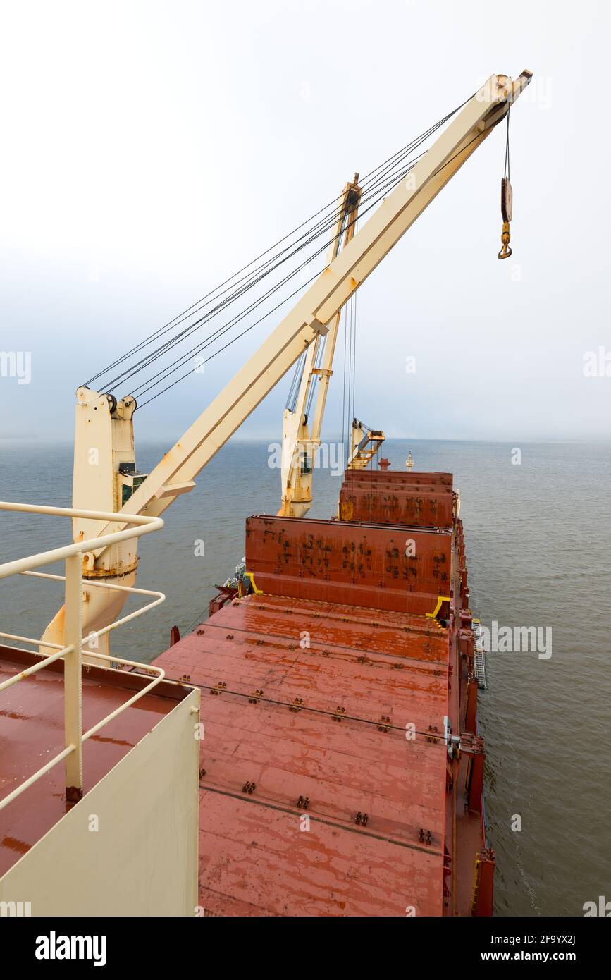 Cargo hatch ship hi-res stock photography and images - Alamy