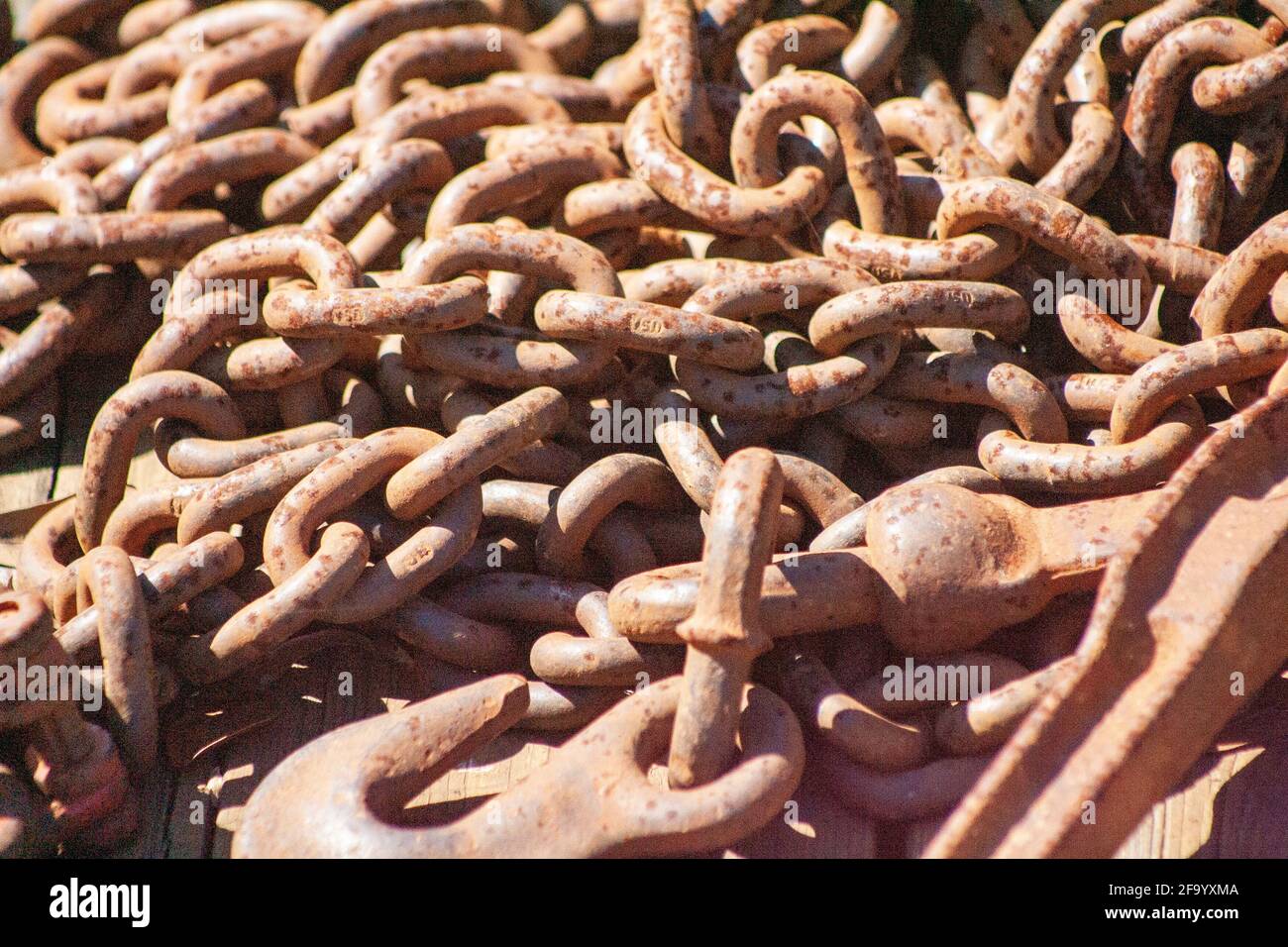 Rusty old chain Stock Photo - Alamy