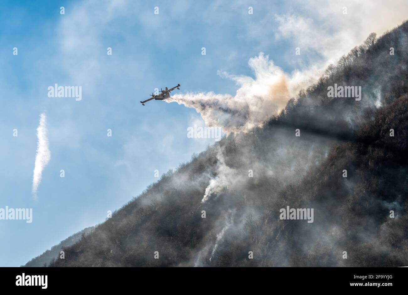 Aircraft fire extinguisher hi-res stock photography and images - Alamy