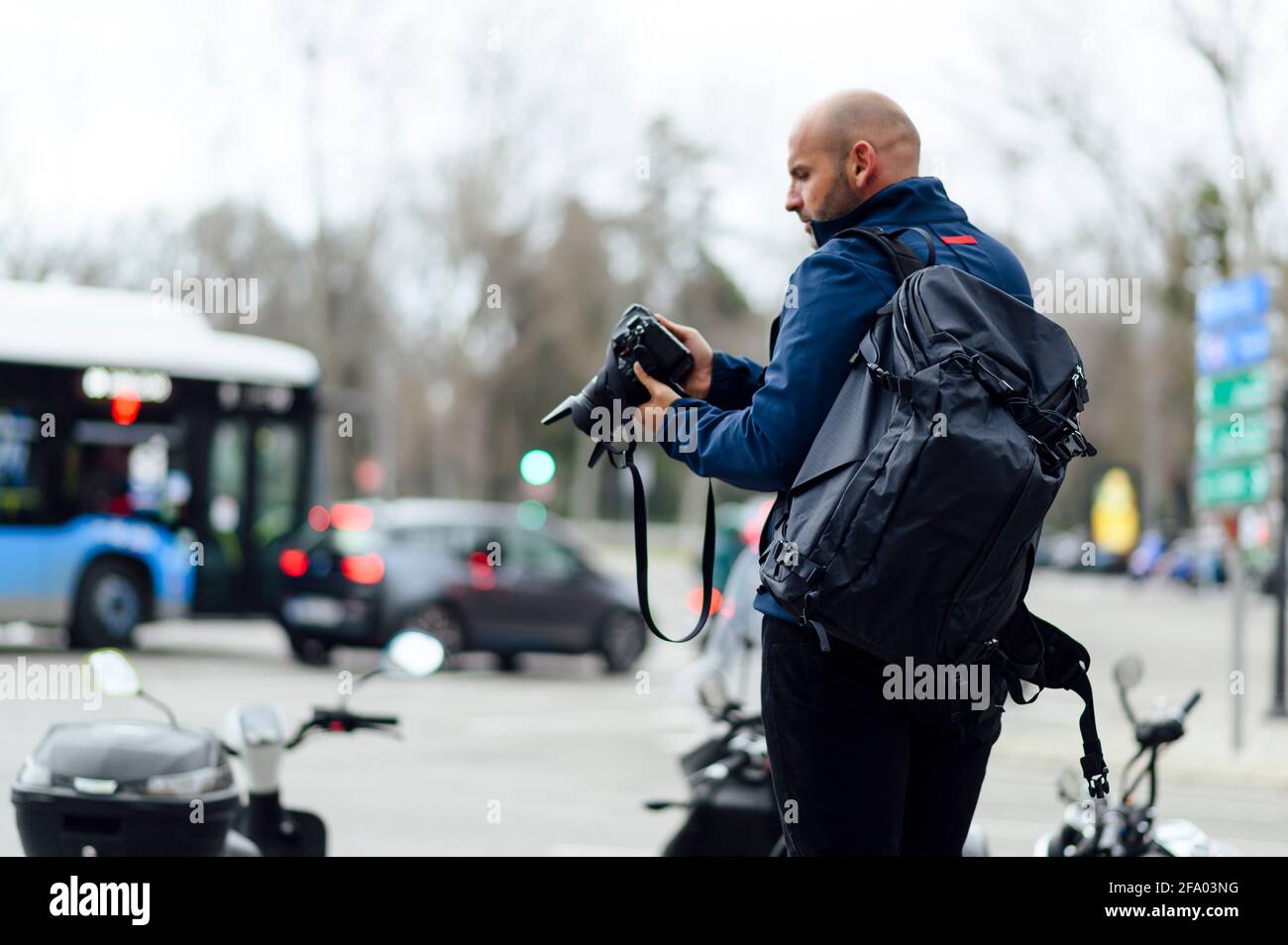 Man looking at photo on camera screen in the street Stock Photo - Alamy