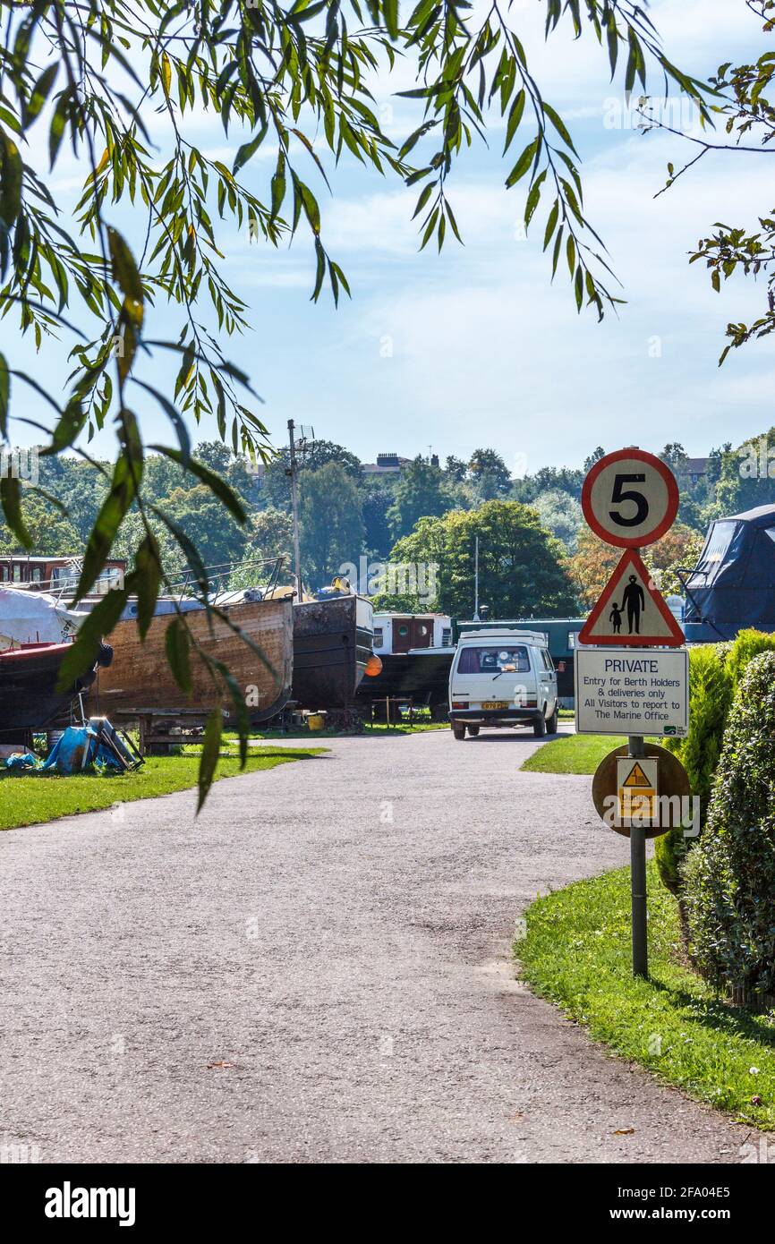 The entrance to Springfield Marina on the River Lea, from the footpath ...