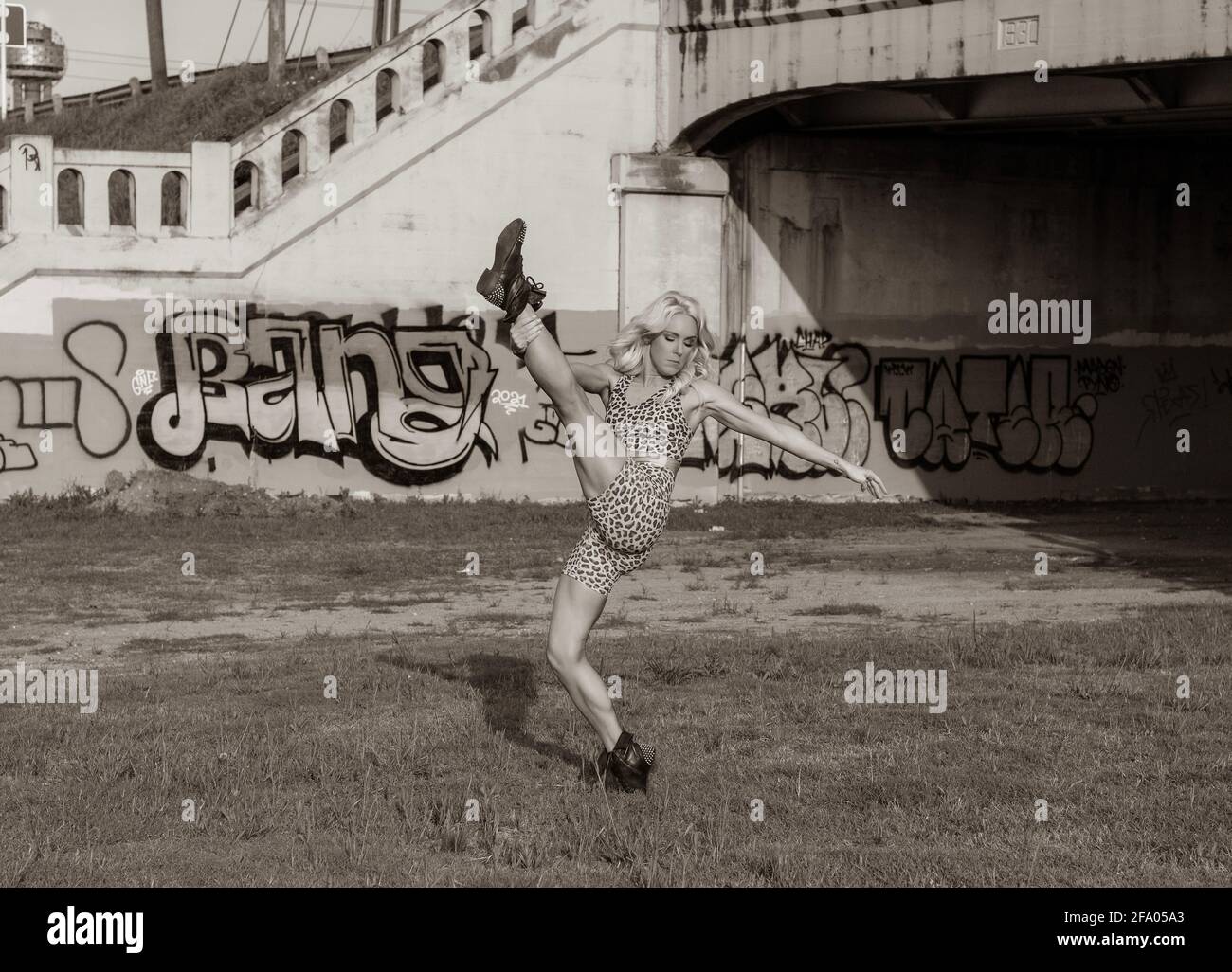 Graffiti dancer hi-res stock photography and images - Alamy