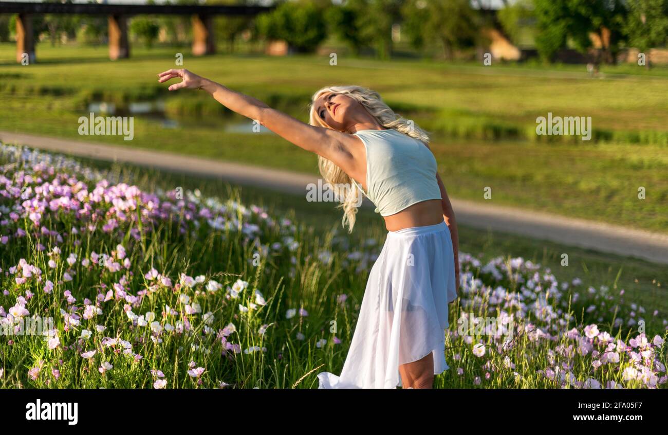 Dancing flowers hi-res stock photography and images - Alamy