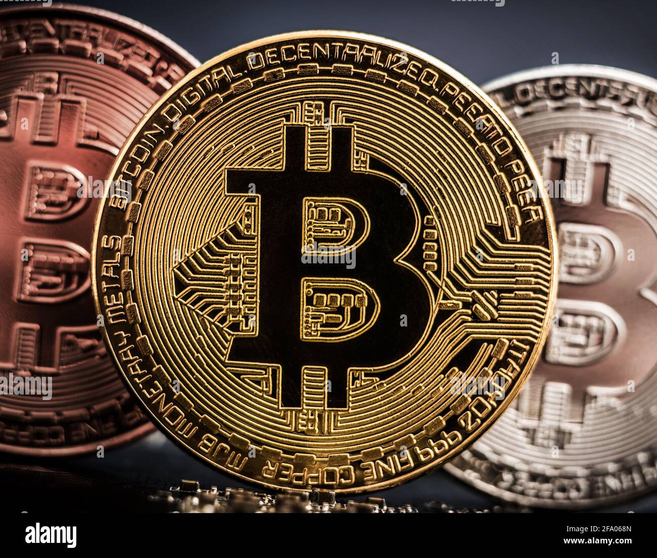 Gold silver bronze coins hi-res stock photography and images - Alamy