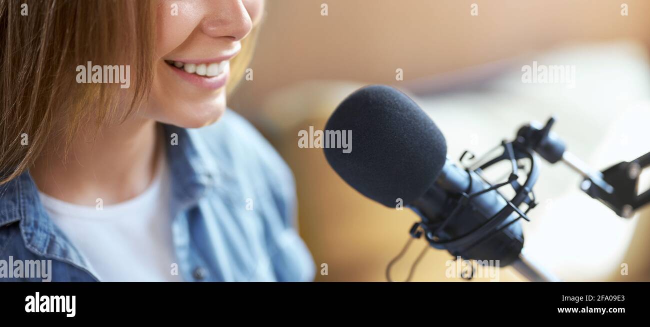 Woman people talking microphone hi-res stock photography and images - Alamy