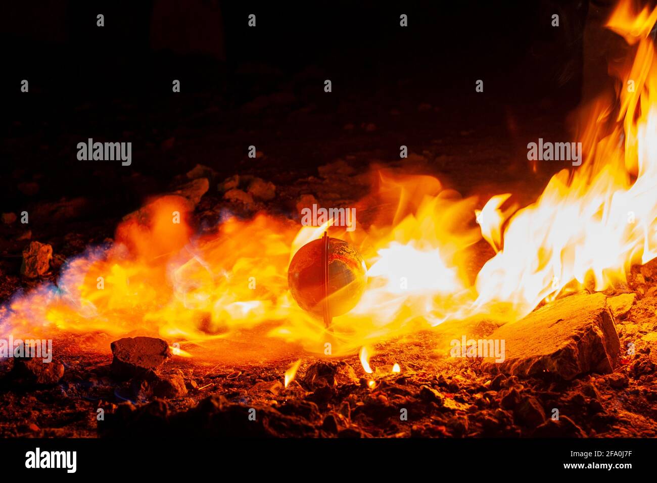 Fire circle hi-res stock photography and images - Alamy