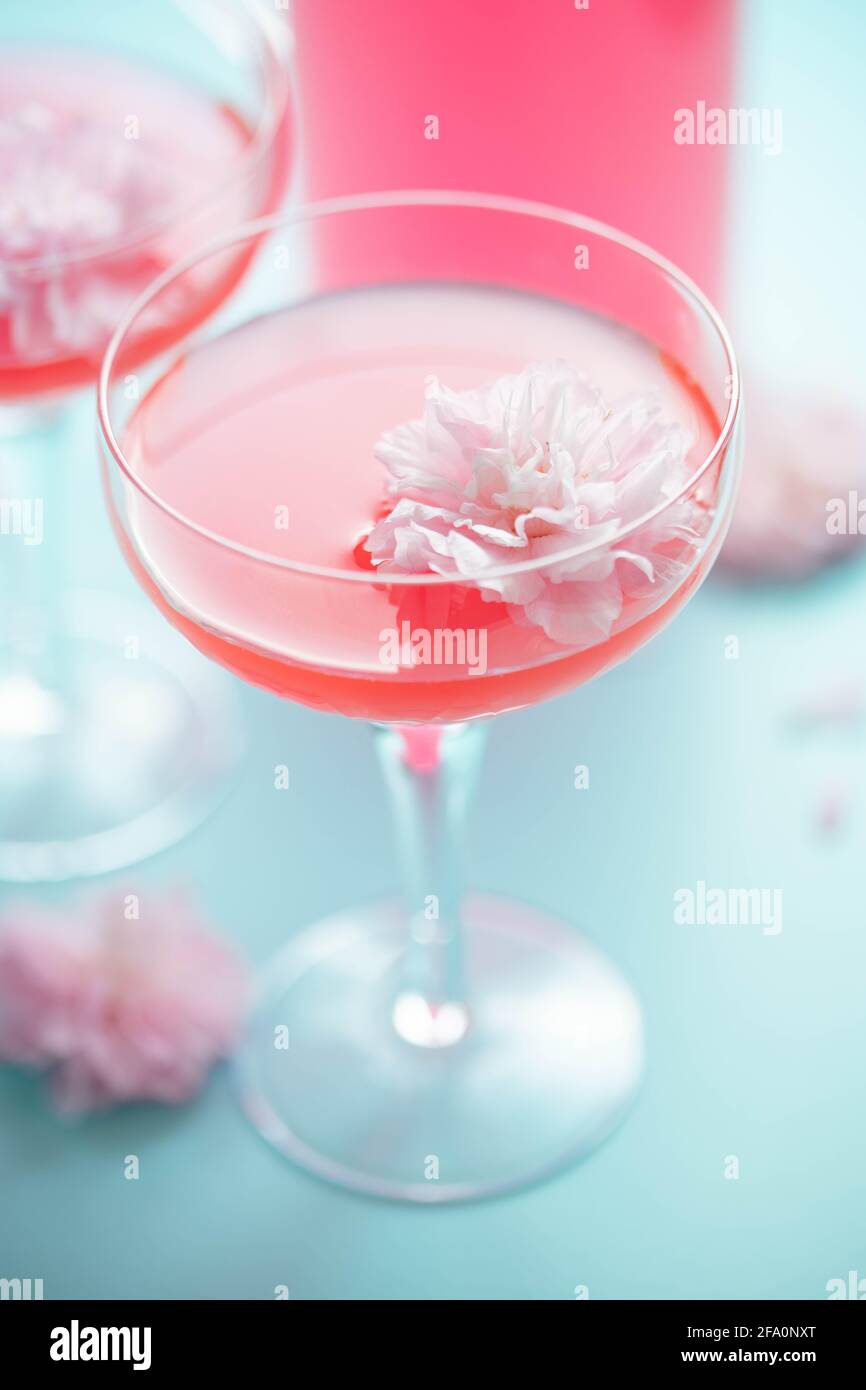Rosé cocktails with a flower garnish Stock Photo - Alamy