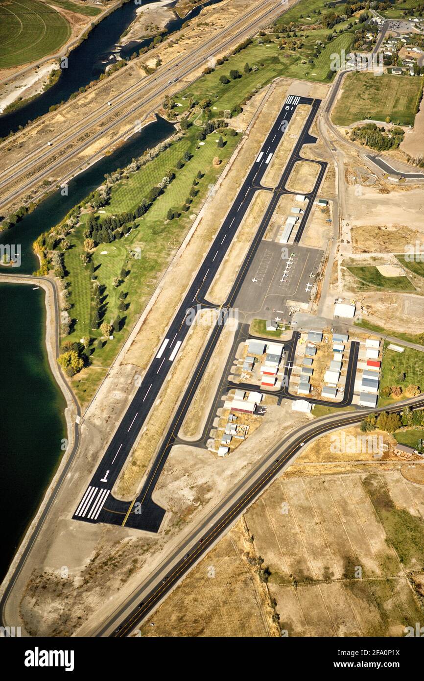 Small airport terminal hi-res stock photography and images - Alamy