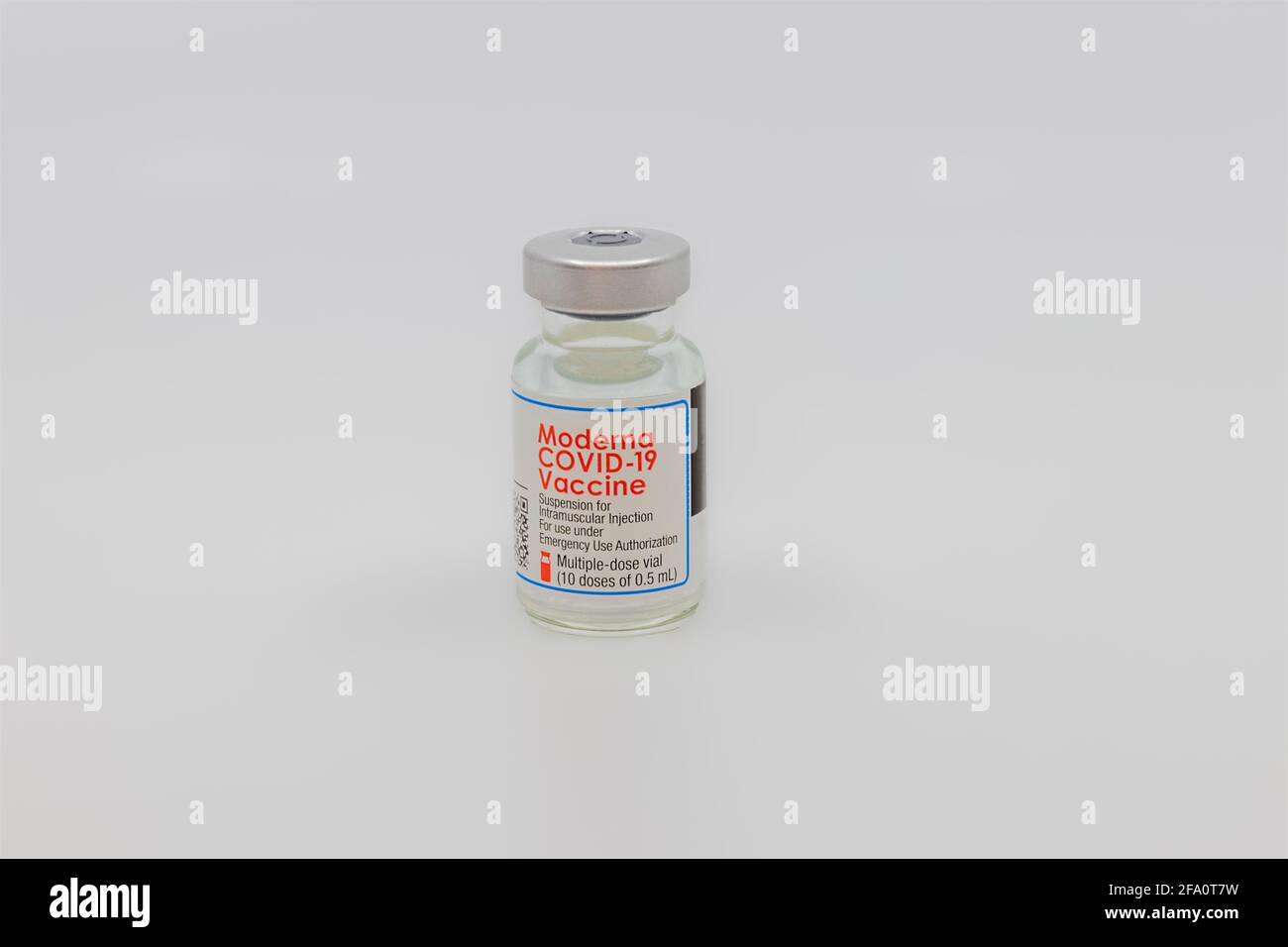 Vial of moderna vaccine hi-res stock photography and images - Alamy