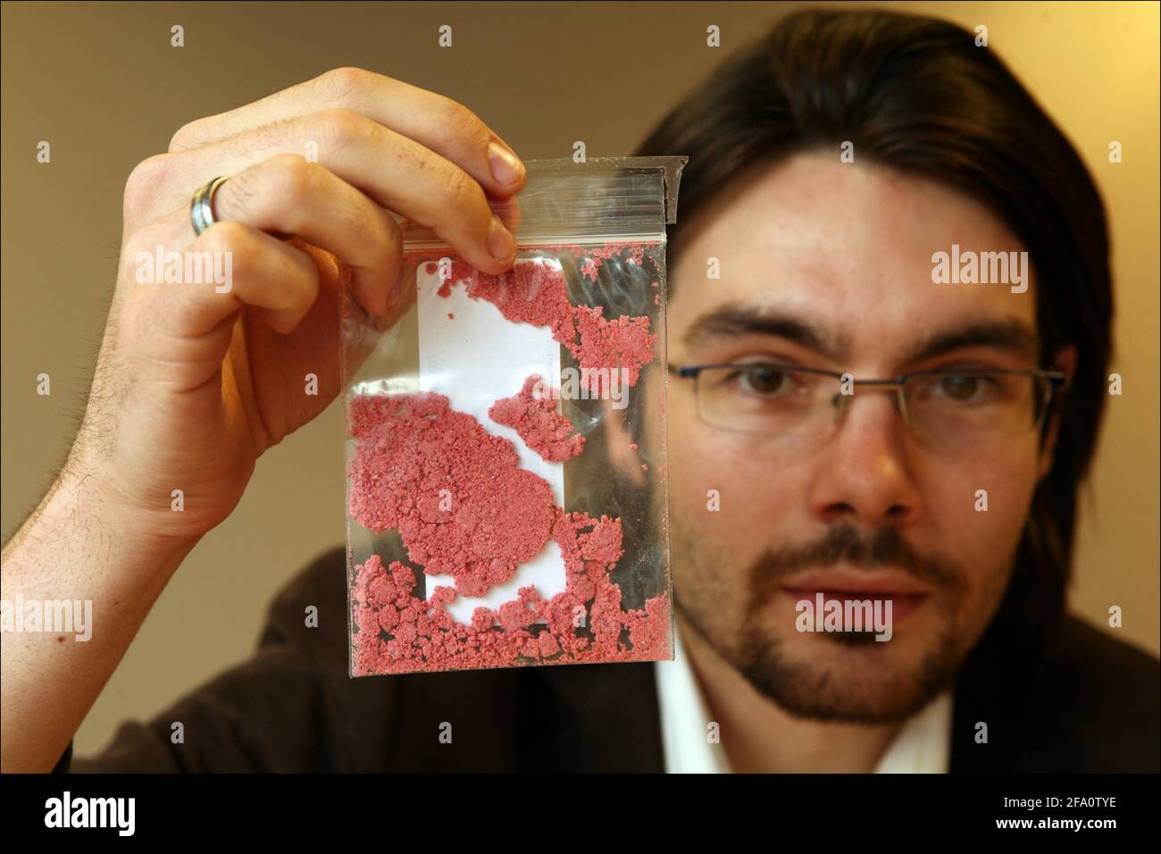 Jerome Taylor tries MIRACLE FRUIT ( Synsepalum Dulcificum) which makes ...