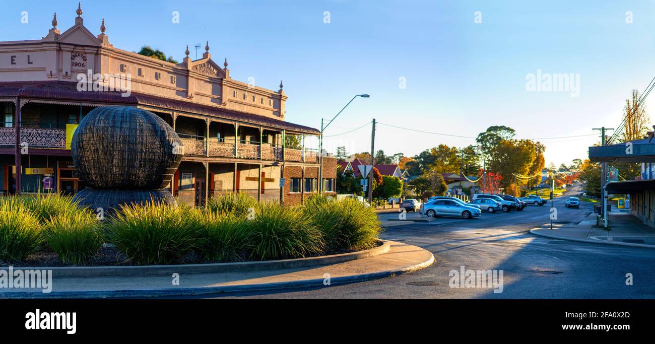 Club Hotel on roundabout in Grey Street Glen Innes, New England Tablelands, NSW Australia Stock ...