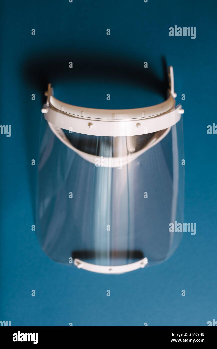 Medical face shield hi-res stock photography and images - Alamy