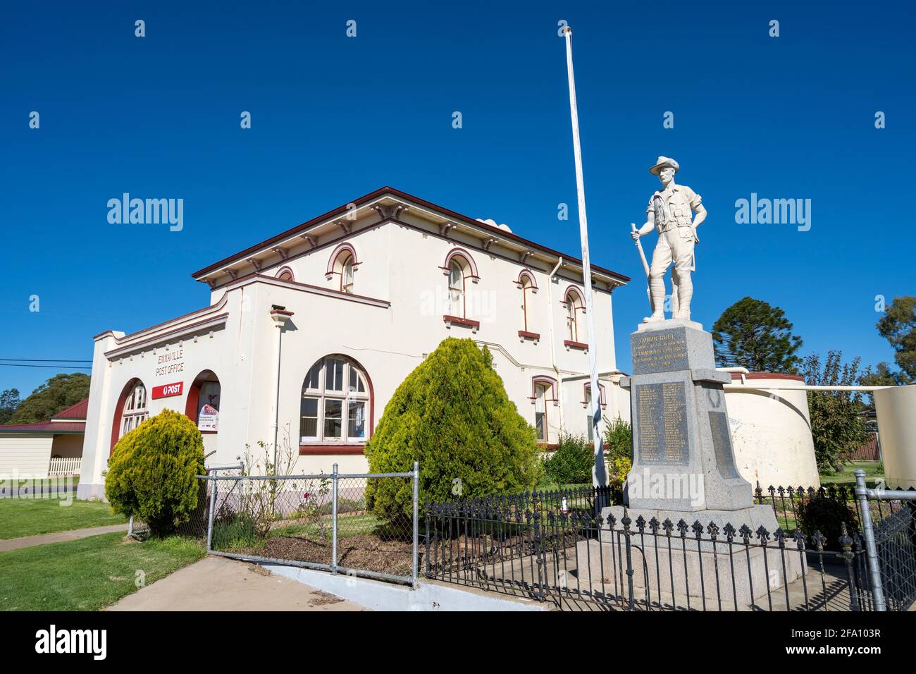Emmaville Post Office and adjacent war memorial, Emmaville, New England ...