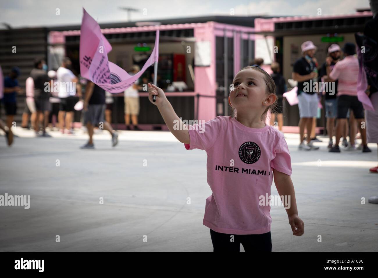 Sports fans cheering pink hi-res stock photography and images - Alamy