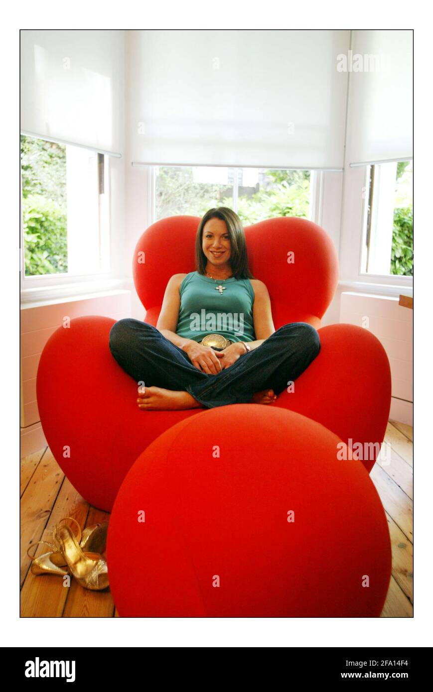 Tracey Cox in her home in Richmond, Londonpic David Sandison 9/8/2005 ...