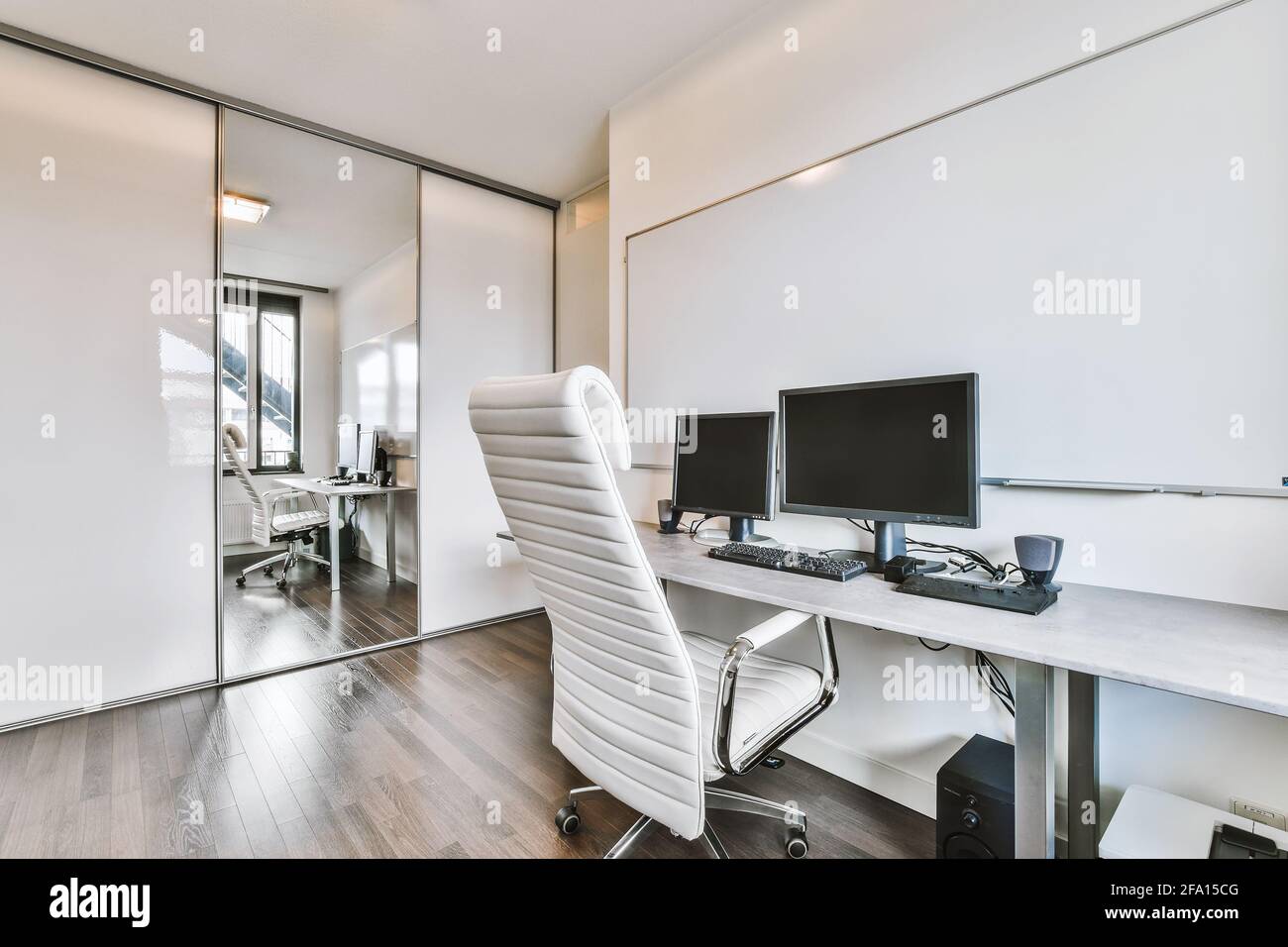 Modern workplace hi-res stock photography and images - Alamy