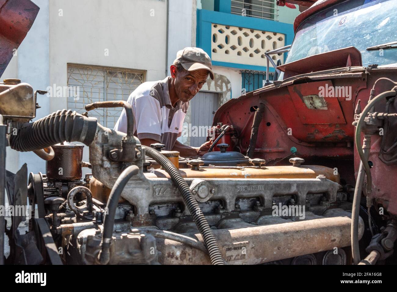 Mechanic fixing truck hi-res stock photography and images - Alamy