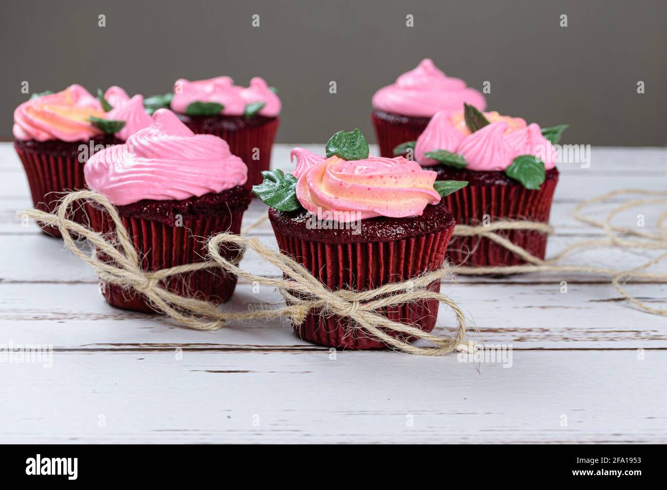 Side view yummy cupcakes hi-res stock photography and images - Alamy