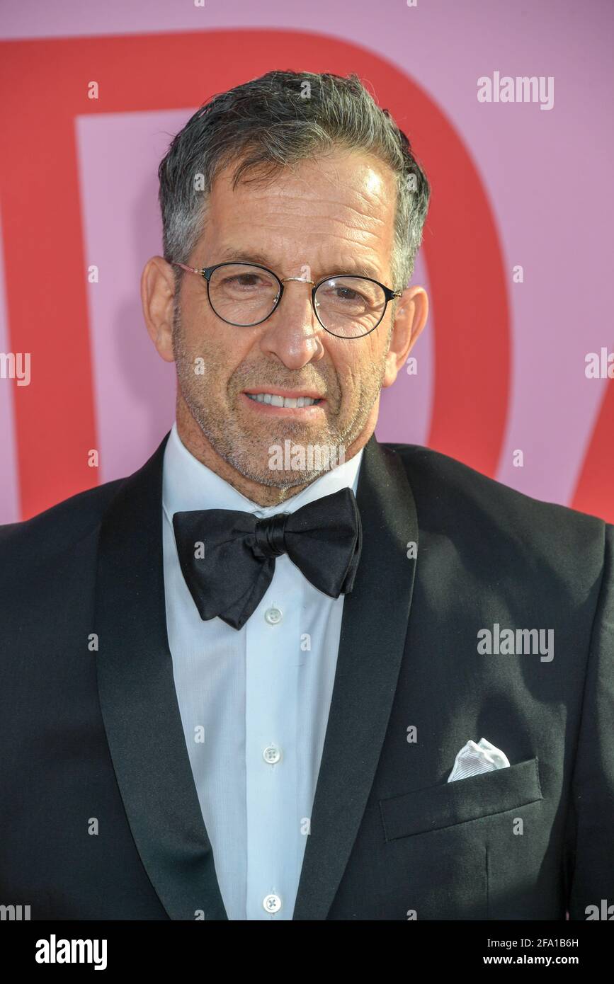 Cfda awards mary kate and ashley olsen hi-res stock photography and ...