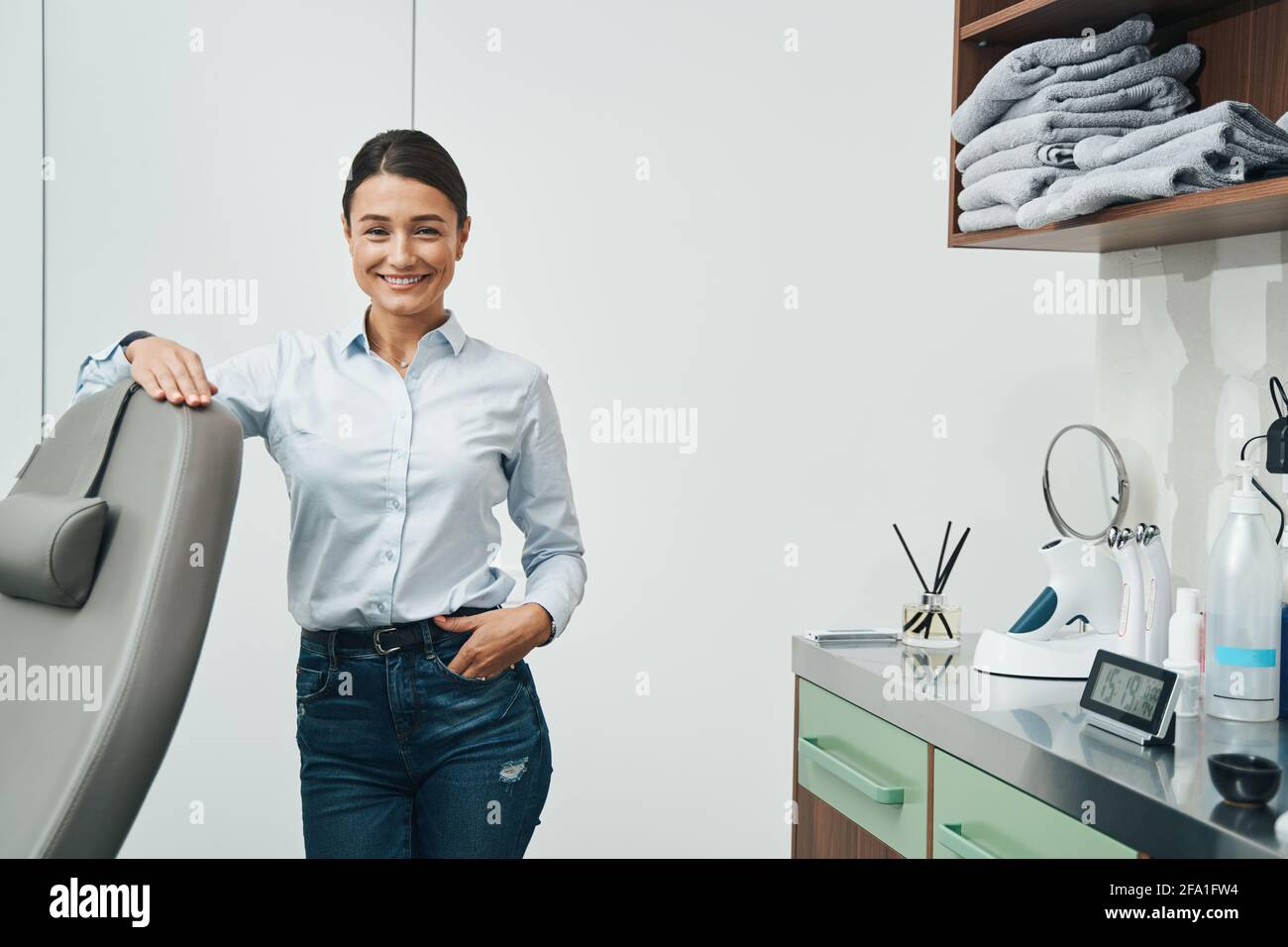 Customer posing hi-res stock photography and images - Alamy