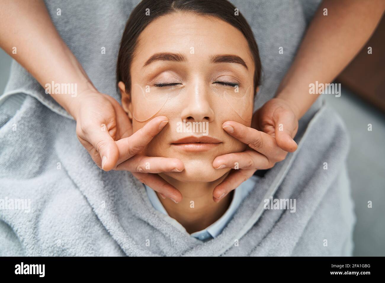 Young spa customer receiving a professional facial Stock Photo - Alamy